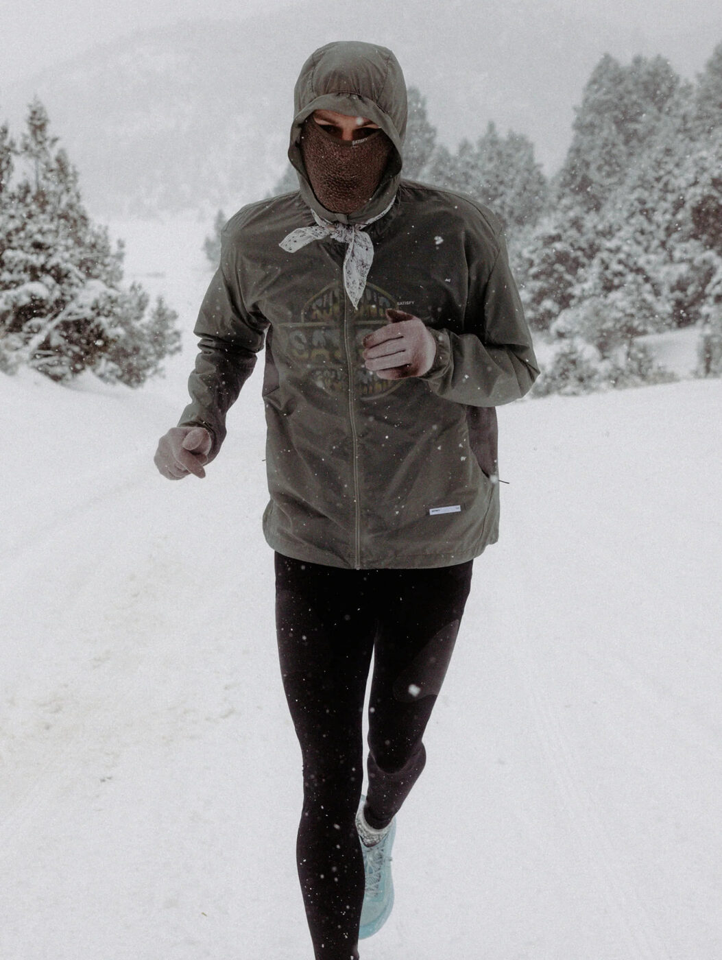 겨울철 달리기의 핵심 아이템, 보온을 돕고 예쁘기까지 한 러닝 모자 추천 9 | 지큐 코리아 (GQ Korea)